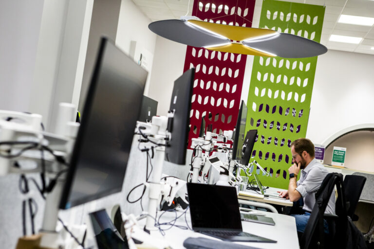 Business Hub | Bookable desks & meeting spaces